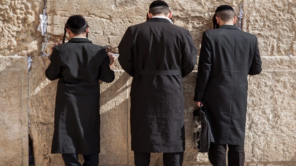 Rabinos ortodoxos presente al mesías – Tradición Viva